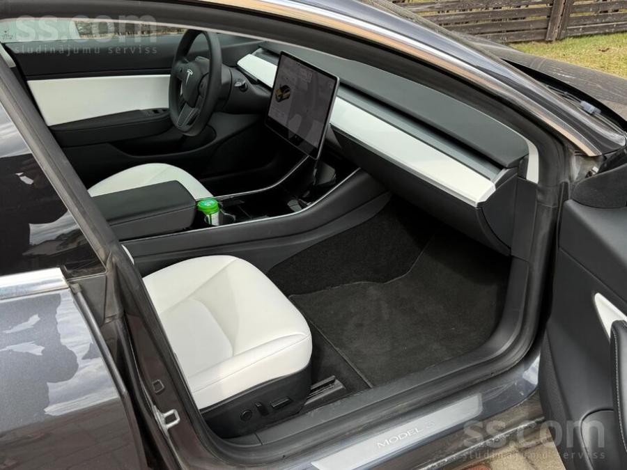 Grey Tesla Model 3 2020 in Riga, with an engine capacity of 0.00 L and mileage of 95 thousand km for 20500 €, photo 11 on AUTOMOTO.COM.LV