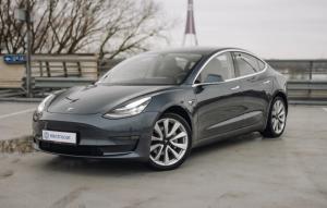 Pelēks Tesla Model 3 2020 Rīga, ar dzinēja tilpumu 0.00 L un nobraukumu 91 tūkst. km par 23000 €, foto  vietnē AUTOMOTO.COM.LV