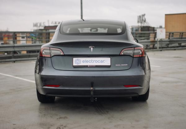 Grey Tesla Model 3 2020 in Riga, with an engine capacity of 0.00 L and mileage of 91 thousand km for 23000 €, photo 4 on AUTOMOTO.COM.LV