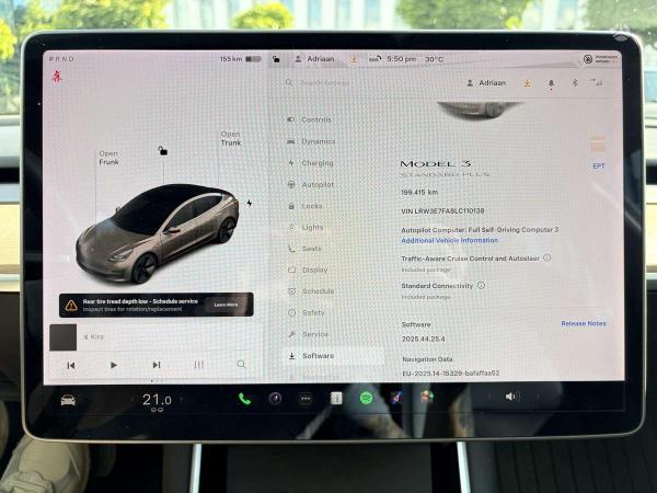 Grey Tesla Model 3 2020 in Vilnius, with an engine capacity of 0.00 L and mileage of 200 thousand km for 17900 €, photo 3 on AUTOMOTO.COM.LV