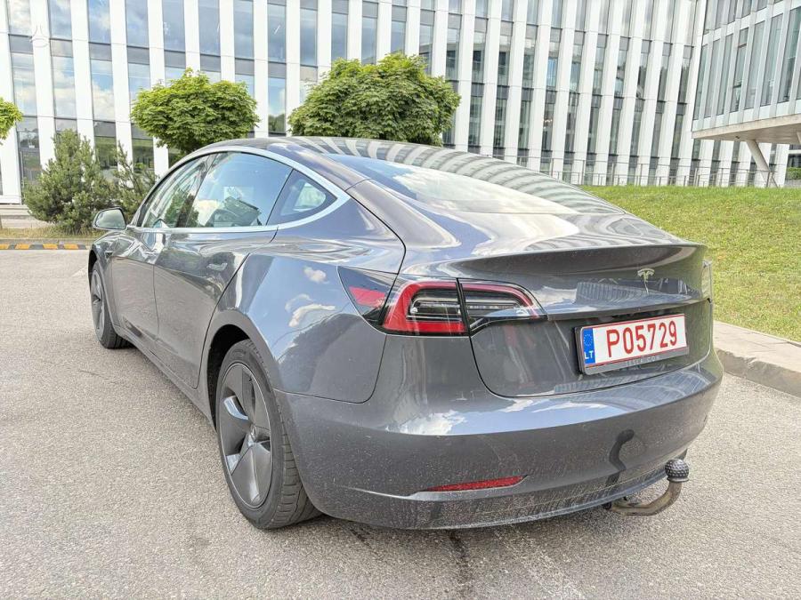 Grey Tesla Model 3 2020 in Vilnius, with an engine capacity of 0.00 L and mileage of 200 thousand km for 17900 €, photo 6 on AUTOMOTO.COM.LV