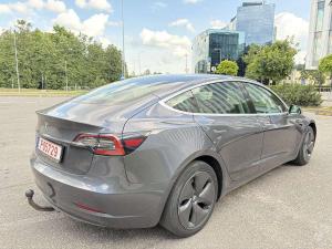 Grey Tesla Model 3 2020 in Vilnius, with an engine capacity of 0.00 L and mileage of 200 thousand km for 17900 €, photo 8 on AUTOMOTO.COM.LV