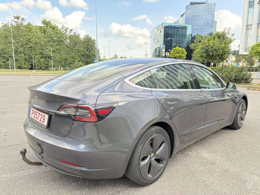 Grey Tesla Model 3 2020 in Vilnius, with an engine capacity of 0.00 L and mileage of 200 thousand km for 17900 €, photo 8 on AUTOMOTO.COM.LV