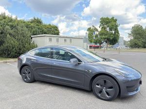 Grey Tesla Model 3 2020 in Vilnius, with an engine capacity of 0.00 L and mileage of 200 thousand km for 17900 €, photo 9 on AUTOMOTO.COM.LV