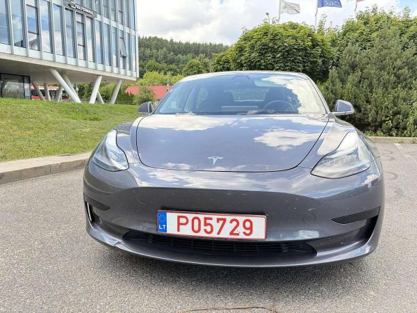 Grey Tesla Model 3 2020 in Vilnius, with an engine capacity of 0.00 L and mileage of 200 thousand km for 17900 €, photo 9 on AUTOMOTO.COM.LV