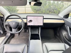 Grey Tesla Model 3 2020 in Vilnius, with an engine capacity of 0.00 L and mileage of 200 thousand km for 17900 €, photo 11 on AUTOMOTO.COM.LV