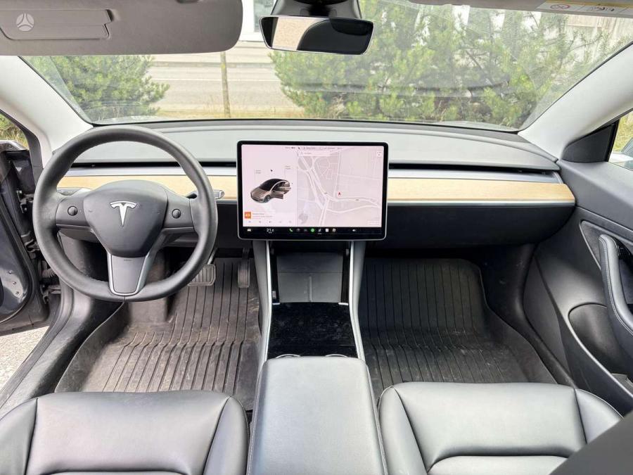 Grey Tesla Model 3 2020 in Vilnius, with an engine capacity of 0.00 L and mileage of 200 thousand km for 17900 €, photo 11 on AUTOMOTO.COM.LV
