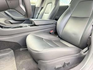 Grey Tesla Model 3 2020 in Vilnius, with an engine capacity of 0.00 L and mileage of 200 thousand km for 17900 €, photo 12 on AUTOMOTO.COM.LV