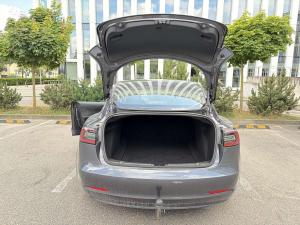 Grey Tesla Model 3 2020 in Vilnius, with an engine capacity of 0.00 L and mileage of 200 thousand km for 17900 €, photo 13 on AUTOMOTO.COM.LV