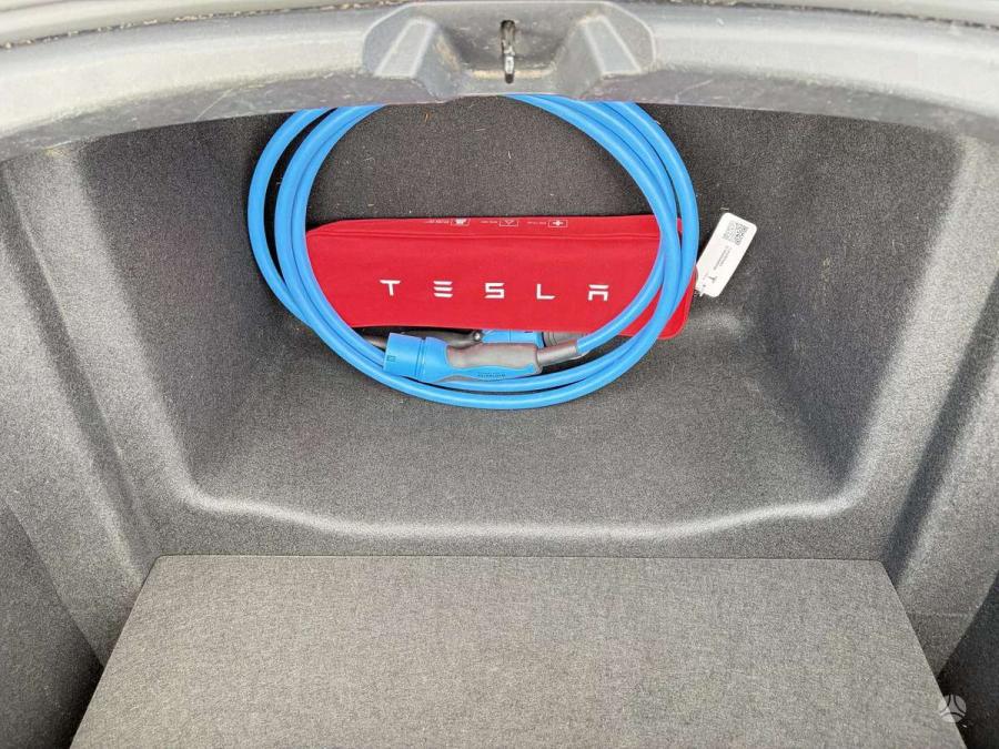 Grey Tesla Model 3 2020 in Vilnius, with an engine capacity of 0.00 L and mileage of 200 thousand km for 17900 €, photo 14 on AUTOMOTO.COM.LV