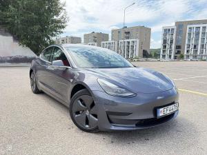 Pelēks Tesla Model 3 2020 Viļņa, ar dzinēja tilpumu 0.00 L un nobraukumu 200 tūkst. km par 17900 €, foto  vietnē AUTOMOTO.COM.LV