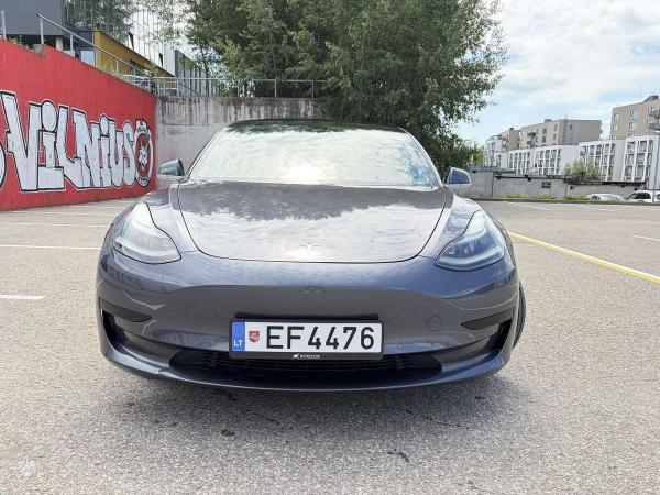 Grey Tesla Model 3 2020 in Vilnius, with an engine capacity of 0.00 L and mileage of 200 thousand km for 17900 €, photo 3 on AUTOMOTO.COM.LV
