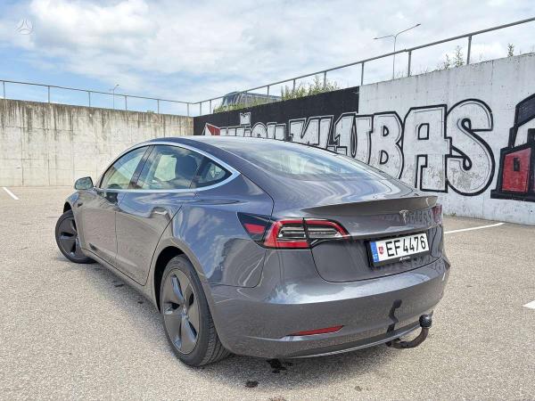 Grey Tesla Model 3 2020 in Vilnius, with an engine capacity of 0.00 L and mileage of 200 thousand km for 17900 €, photo 4 on AUTOMOTO.COM.LV