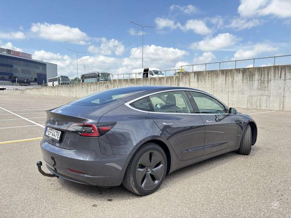 Grey Tesla Model 3 2020 in Vilnius, with an engine capacity of 0.00 L and mileage of 200 thousand km for 17900 €, photo 7 on AUTOMOTO.COM.LV