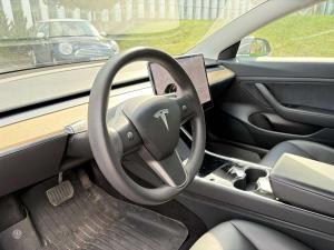 Pelēks Tesla Model 3 2020 Viļņa, ar dzinēja tilpumu 0.00 L un nobraukumu 200 tūkst. km par 17900 €, foto 14 vietnē AUTOMOTO.COM.LV