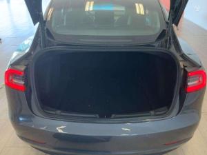 Grey Tesla Model 3 2020 in Vilnius, with an engine capacity of 0.00 L and mileage of 241 thousand km for 17999 €, photo 12 on AUTOMOTO.COM.LV