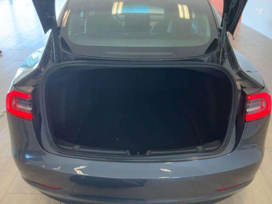 Grey Tesla Model 3 2020 in Vilnius, with an engine capacity of 0.00 L and mileage of 241 thousand km for 17999 €, photo 12 on AUTOMOTO.COM.LV