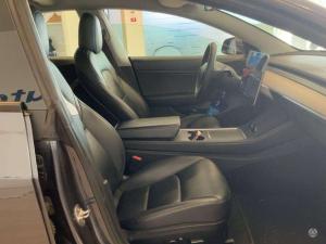 Grey Tesla Model 3 2020 in Vilnius, with an engine capacity of 0.00 L and mileage of 241 thousand km for 17999 €, photo 13 on AUTOMOTO.COM.LV