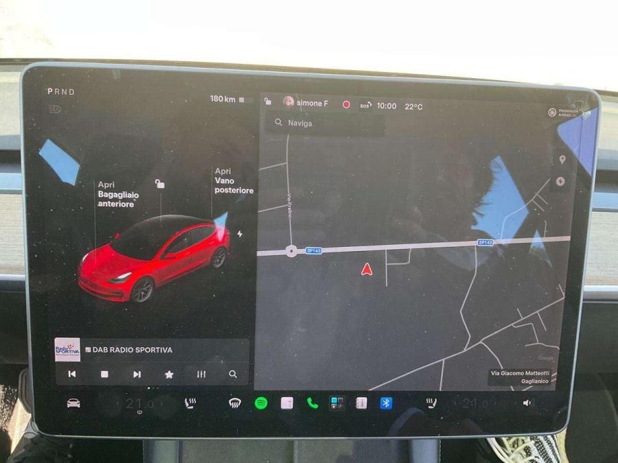 Grey Tesla Model 3 2020 in Vilnius, with an engine capacity of 0.00 L and mileage of 241 thousand km for 17999 €, photo 17 on AUTOMOTO.COM.LV