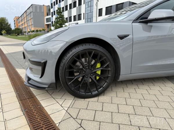 Grey Tesla Model 3 2020 in Riga, with an engine capacity of 0.00 L and mileage of 161 thousand km for 23000 €, photo 2 on AUTOMOTO.COM.LV