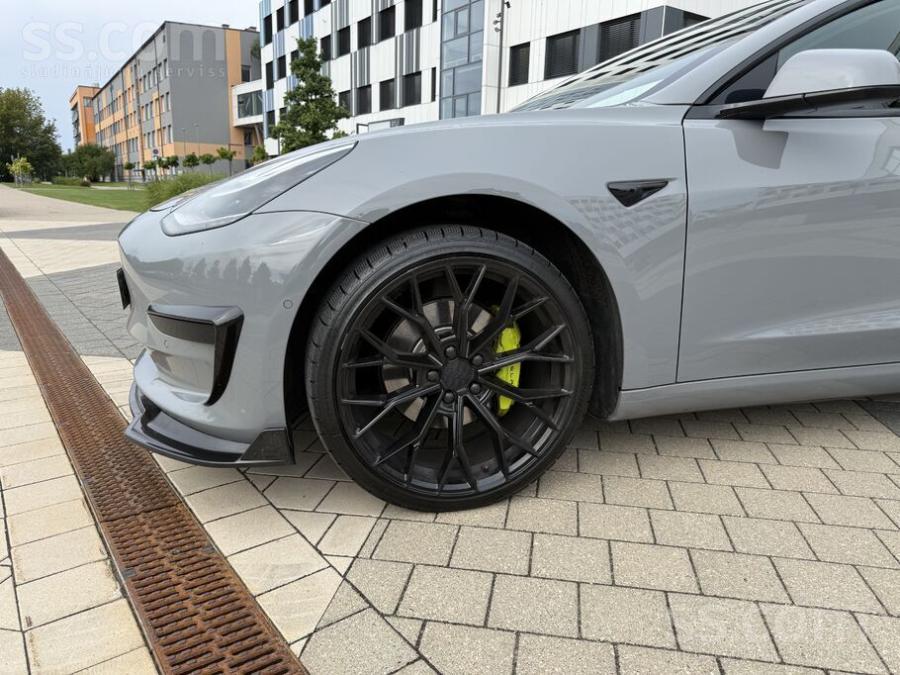 Grey Tesla Model 3 2020 in Riga, with an engine capacity of 0.00 L and mileage of 161 thousand km for 23000 €, photo 3 on AUTOMOTO.COM.LV