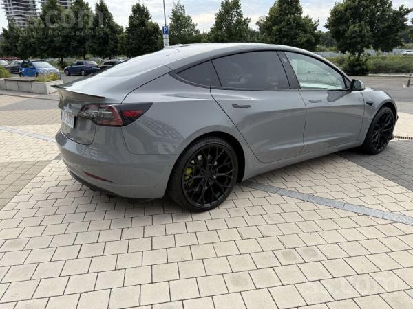 Grey Tesla Model 3 2020 in Riga, with an engine capacity of 0.00 L and mileage of 161 thousand km for 23000 €, photo 3 on AUTOMOTO.COM.LV
