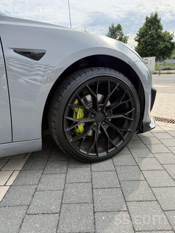 Grey Tesla Model 3 2020 in Riga, with an engine capacity of 0.00 L and mileage of 161 thousand km for 23000 €, photo 4 on AUTOMOTO.COM.LV
