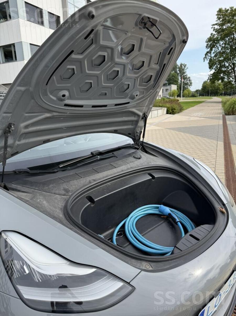 Grey Tesla Model 3 2020 in Riga, with an engine capacity of 0.00 L and mileage of 161 thousand km for 23000 €, photo 7 on AUTOMOTO.COM.LV