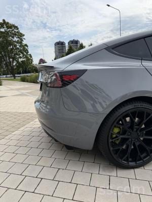 Grey Tesla Model 3 2020 in Riga, with an engine capacity of 0.00 L and mileage of 161 thousand km for 23000 €, photo 8 on AUTOMOTO.COM.LV