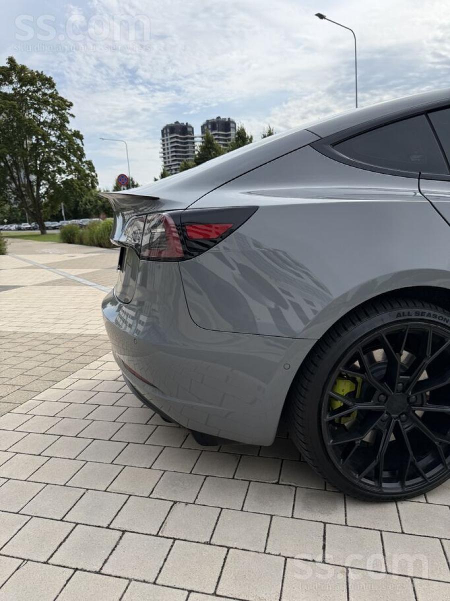 Grey Tesla Model 3 2020 in Riga, with an engine capacity of 0.00 L and mileage of 161 thousand km for 23000 €, photo 8 on AUTOMOTO.COM.LV