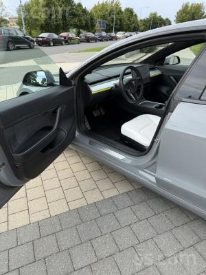 Grey Tesla Model 3 2020 in Riga, with an engine capacity of 0.00 L and mileage of 161 thousand km for 23000 €, photo 13 on AUTOMOTO.COM.LV