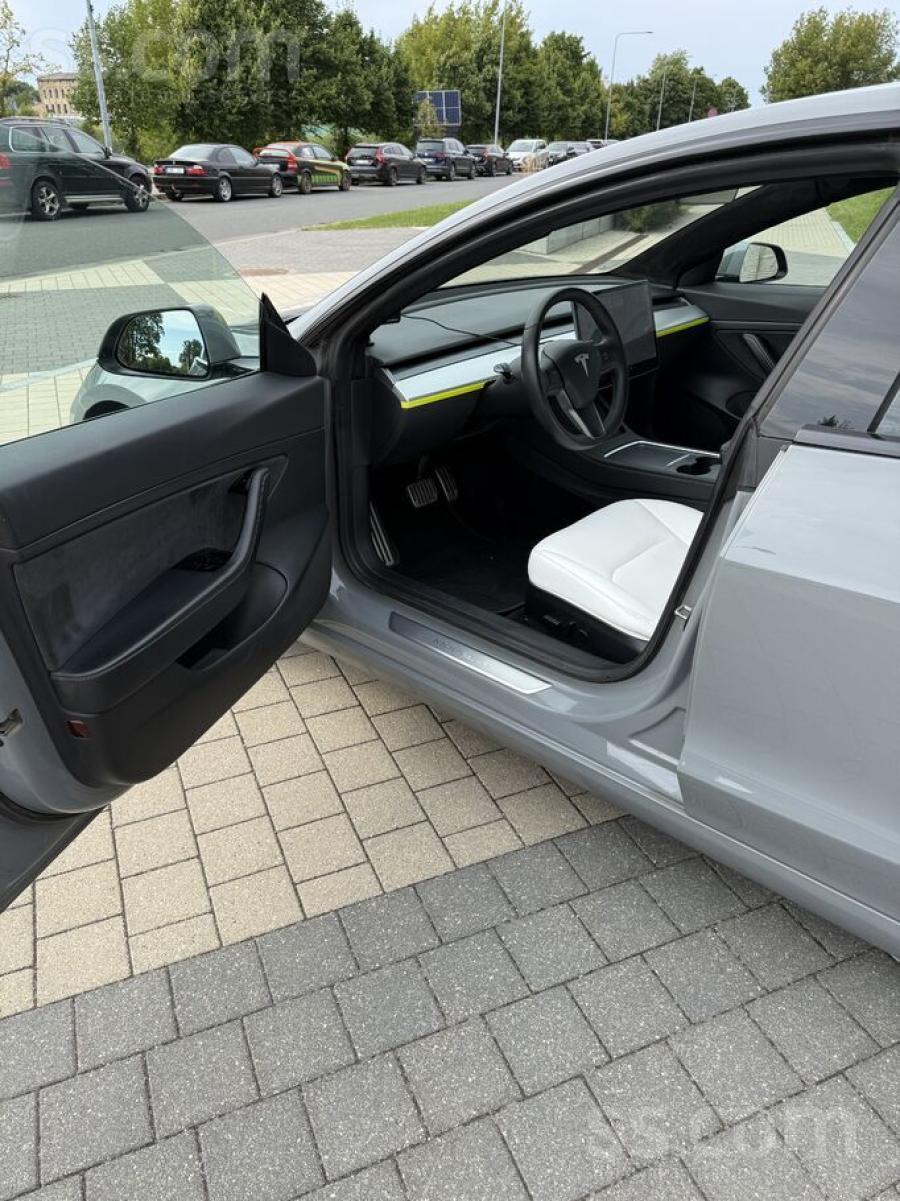 Grey Tesla Model 3 2020 in Riga, with an engine capacity of 0.00 L and mileage of 161 thousand km for 23000 €, photo 13 on AUTOMOTO.COM.LV
