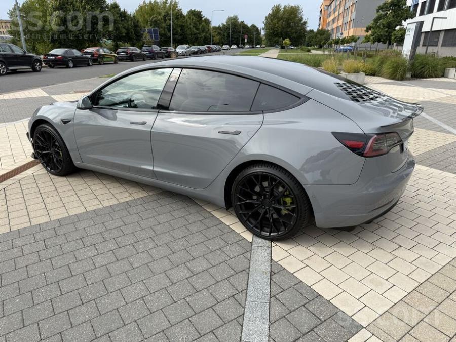 Grey Tesla Model 3 2020 in Riga, with an engine capacity of 0.00 L and mileage of 161 thousand km for 23000 €, photo 14 on AUTOMOTO.COM.LV