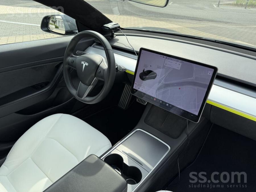 Grey Tesla Model 3 2020 in Riga, with an engine capacity of 0.00 L and mileage of 161 thousand km for 23000 €, photo 16 on AUTOMOTO.COM.LV