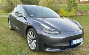 Grey Tesla Model 3 2020 in Riga, with an engine capacity of 0.00 L and mileage of 86 thousand km for 23999 €, photo  on AUTOMOTO.COM.LV
