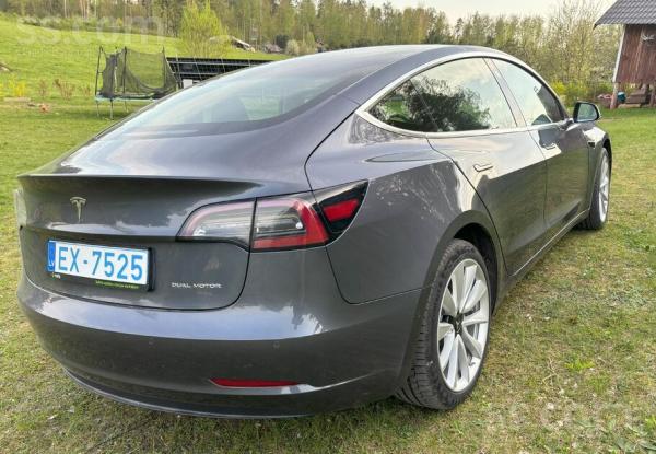 Pelēks Tesla Model 3 2020 Rīga, ar dzinēja tilpumu 0.00 L un nobraukumu 86 tūkst. km par 23999 €, foto 2 vietnē AUTOMOTO.COM.LV