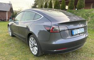 Grey Tesla Model 3 2020 in Riga, with an engine capacity of 0.00 L and mileage of 86 thousand km for 23999 €, photo 4 on AUTOMOTO.COM.LV