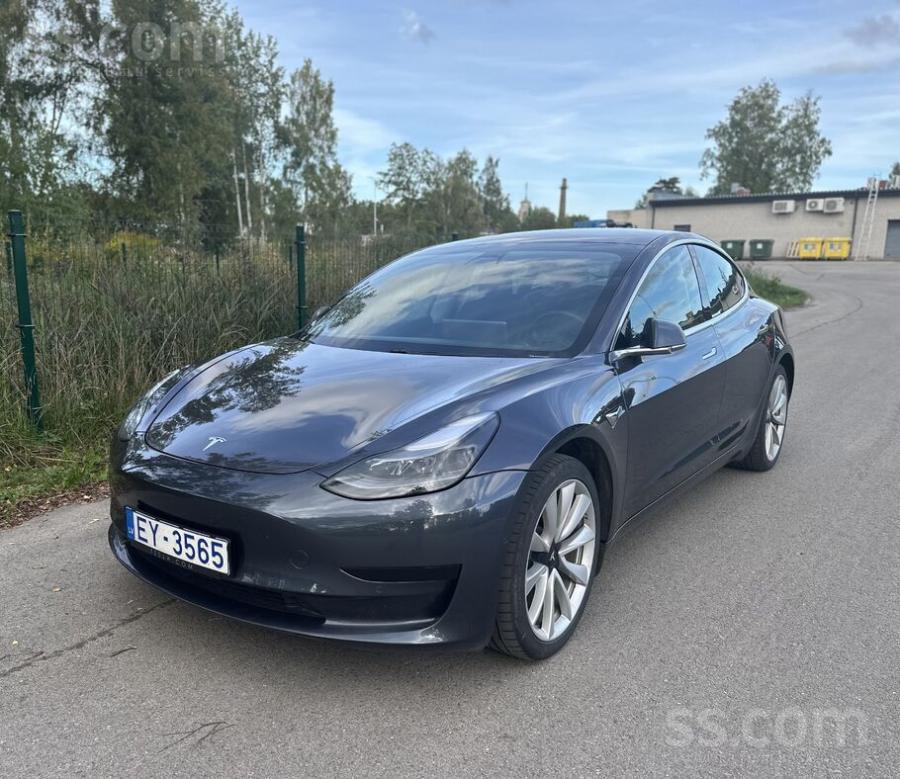 Grey Tesla Model 3 2020 in Ogre, with an engine capacity of 0.00 L and mileage of 99 thousand km for 24500 €, photo 1 on AUTOMOTO.COM.LV