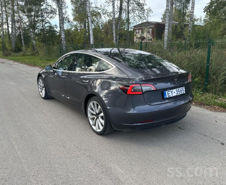 Grey Tesla Model 3 2020 in Ogre, with an engine capacity of 0.00 L and mileage of 99 thousand km for 24500 €, photo 4 on AUTOMOTO.COM.LV