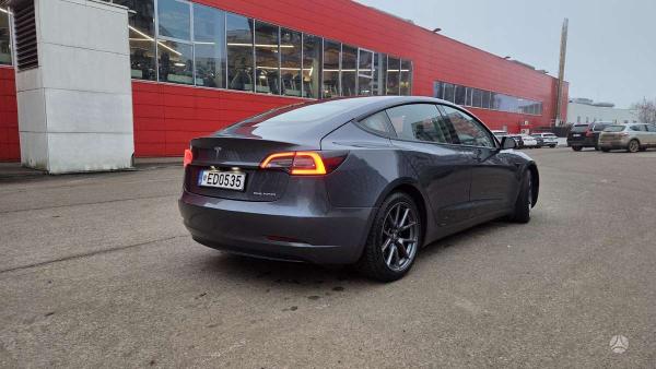 Grey Tesla Model 3 2021 in Vilnius, with an engine capacity of 0.00 L and mileage of 133 thousand km for 22499 €, photo 4 on AUTOMOTO.COM.LV