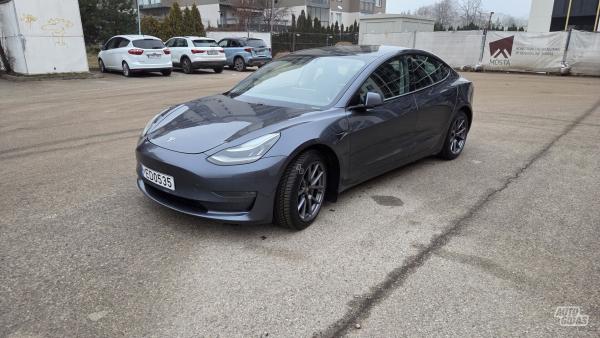 Pelēks Tesla Model 3 2021 Viļņa, ar dzinēja tilpumu 0.00 L un nobraukumu 135 tūkst. km par 22000 €, foto 1 vietnē AUTOMOTO.COM.LV