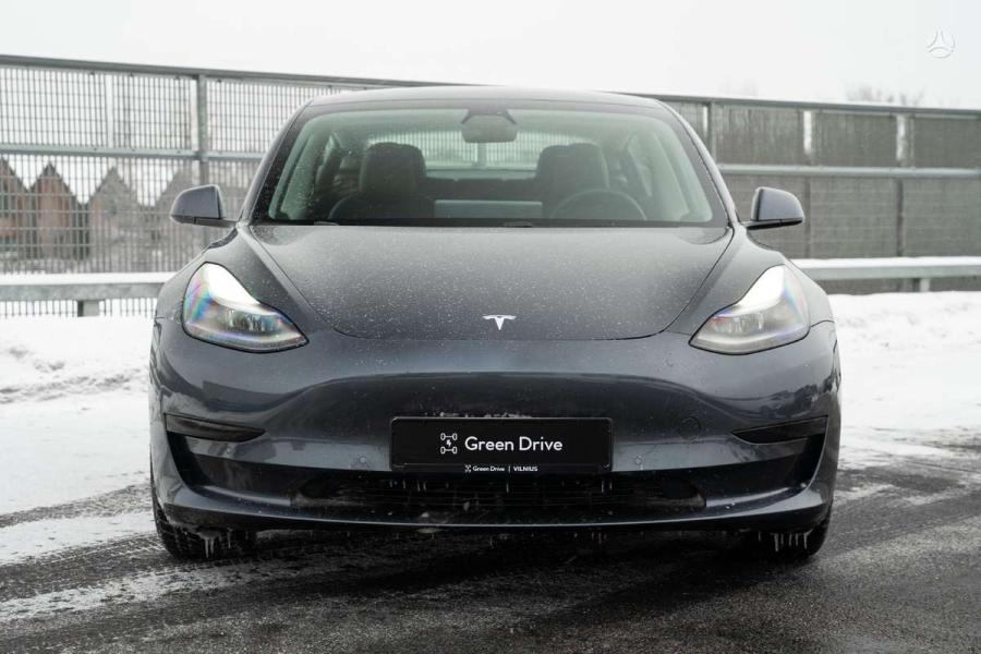 Pelēks Tesla Model 3 2021 Viļņa, ar dzinēja tilpumu 0.00 L un nobraukumu 126 tūkst. km par 23990 €, foto 2 vietnē AUTOMOTO.COM.LV