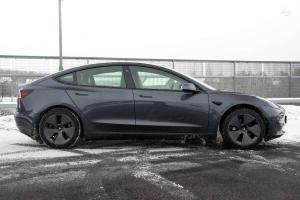 Pelēks Tesla Model 3 2021 Viļņa, ar dzinēja tilpumu 0.00 L un nobraukumu 126 tūkst. km par 23990 €, foto 5 vietnē AUTOMOTO.COM.LV