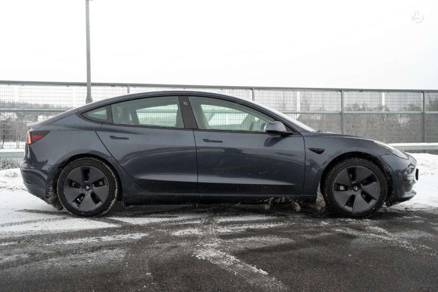 Pelēks Tesla Model 3 2021 Viļņa, ar dzinēja tilpumu 0.00 L un nobraukumu 126 tūkst. km par 23990 €, foto 5 vietnē AUTOMOTO.COM.LV