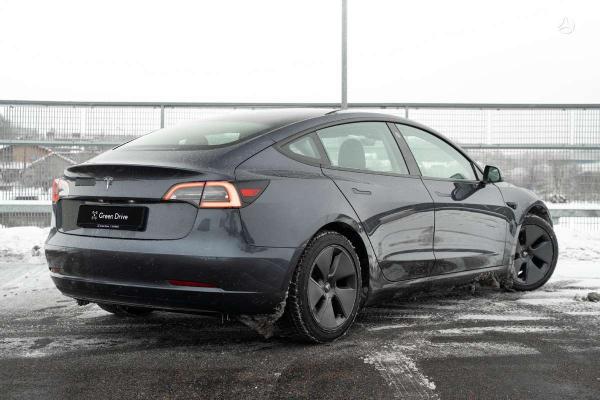Pelēks Tesla Model 3 2021 Viļņa, ar dzinēja tilpumu 0.00 L un nobraukumu 126 tūkst. km par 23990 €, foto 6 vietnē AUTOMOTO.COM.LV