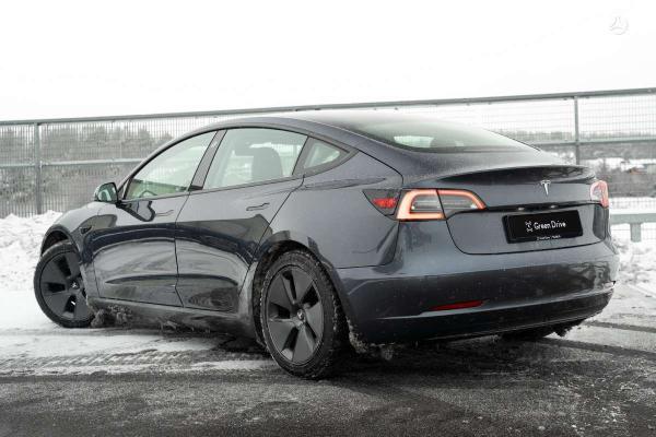 Pelēks Tesla Model 3 2021 Viļņa, ar dzinēja tilpumu 0.00 L un nobraukumu 126 tūkst. km par 23990 €, foto 10 vietnē AUTOMOTO.COM.LV