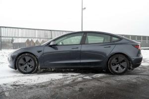 Pelēks Tesla Model 3 2021 Viļņa, ar dzinēja tilpumu 0.00 L un nobraukumu 126 tūkst. km par 23990 €, foto 11 vietnē AUTOMOTO.COM.LV