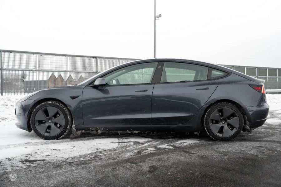 Pelēks Tesla Model 3 2021 Viļņa, ar dzinēja tilpumu 0.00 L un nobraukumu 126 tūkst. km par 23990 €, foto 11 vietnē AUTOMOTO.COM.LV