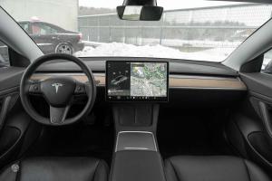 Pelēks Tesla Model 3 2021 Viļņa, ar dzinēja tilpumu 0.00 L un nobraukumu 126 tūkst. km par 23990 €, foto 22 vietnē AUTOMOTO.COM.LV