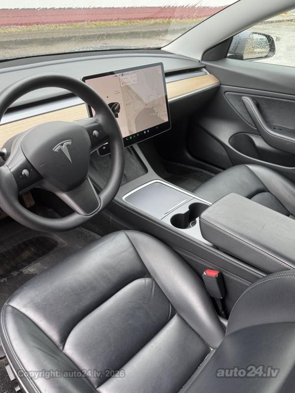 Grey Tesla Model 3 2021 in Tallinn, with an engine capacity of 0.00 L and mileage of 107 thousand km for 29000 €, photo 5 on AUTOMOTO.COM.LV